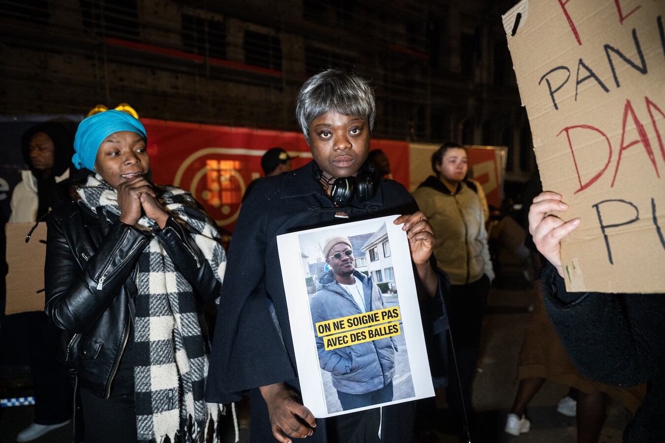 Trois cents manifestants réclament “justice pour Adama”, abattu par la ...