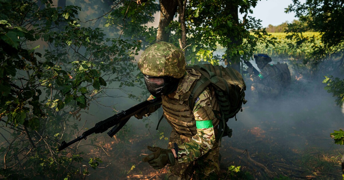 La Russie a massé “jusqu’à 100.000” soldats près d’une ville clé de l ...