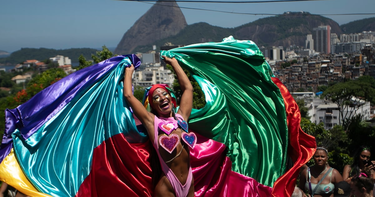 Samba, chars monumentaux et costumes haut en couleur, c’est parti pour ...