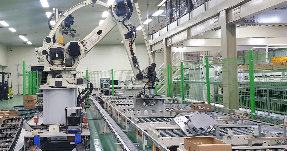 Un homme confondu avec une boîte de poivrons meurt écrasé par un robot ...