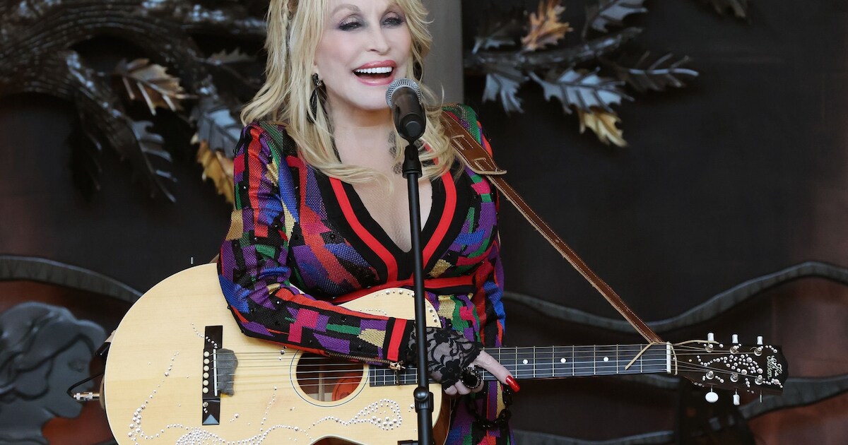 Même avec son amie Miley Cyrus, elle communique par fax: pourquoi Dolly ...