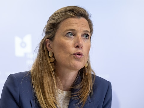 La proposition de Verlinden sur l’avortement passe mal au gouvernement ...