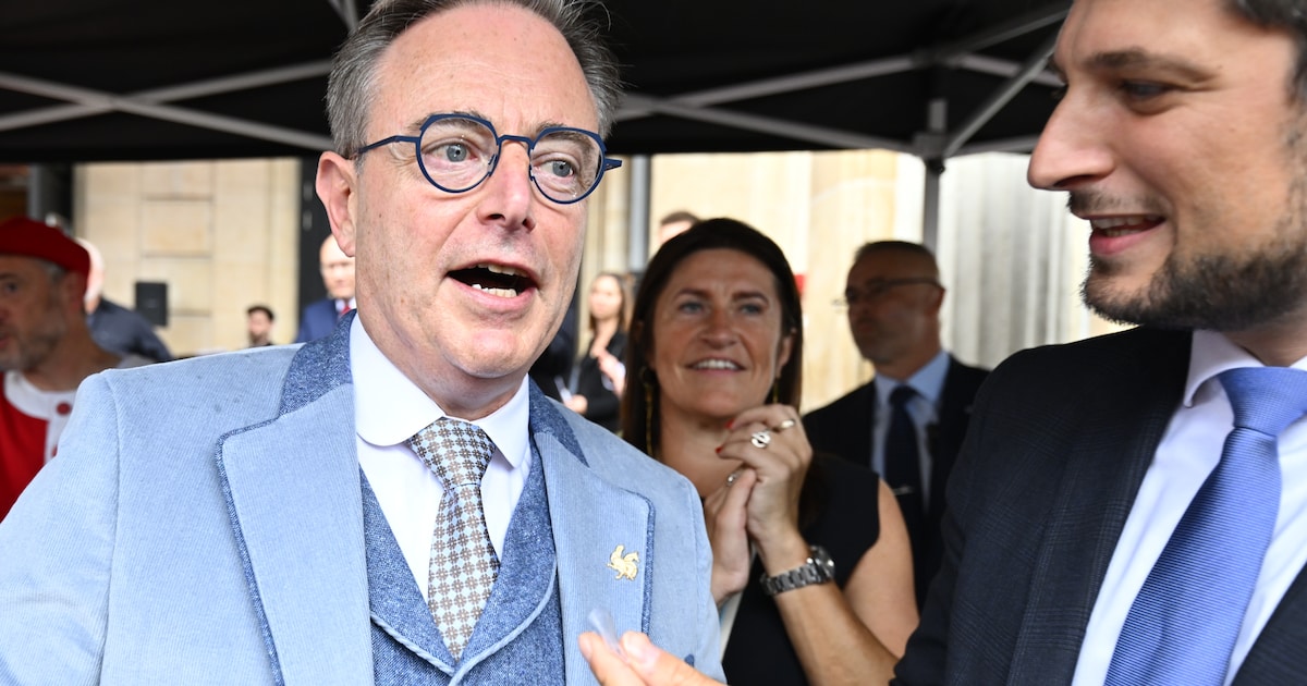 “Bones fiesses de Wallonie!”: De Wever s’essaye au wallon à la surprise générale à Namur | 7sur7.be