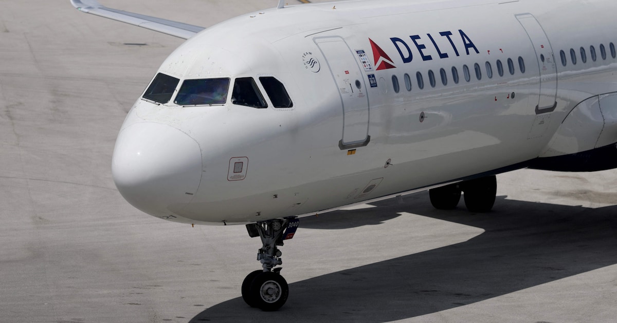 Un avion prend feu à l'aéroport d'Orlando avec 300 passagers à bord ...