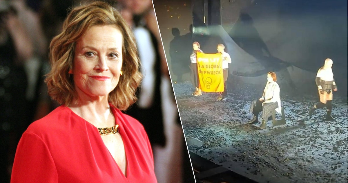 La pièce de Sigourney Weaver interrompue à Londres, des militants ...
