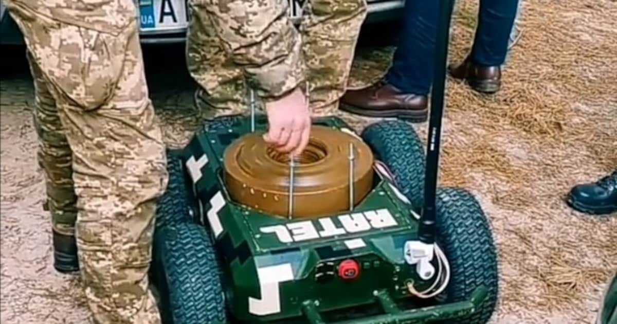 Le drone Ratel S, nouveau robot kamikaze des soldats ukrainiens et ...