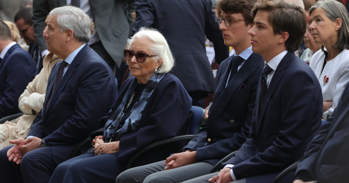La reine Paola assiste avec deux de ses petits-enfants à la cérémonie ...