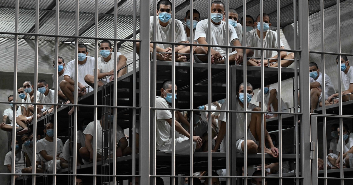 Le président du Salvador menace les USA de libérer tous les prisonniers ...