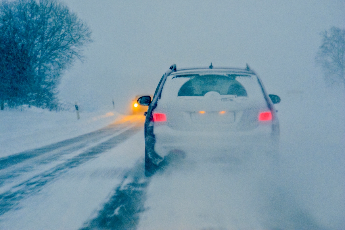 Un conducteur belge provoque le chaos avec des pneus d’été sur un col ...