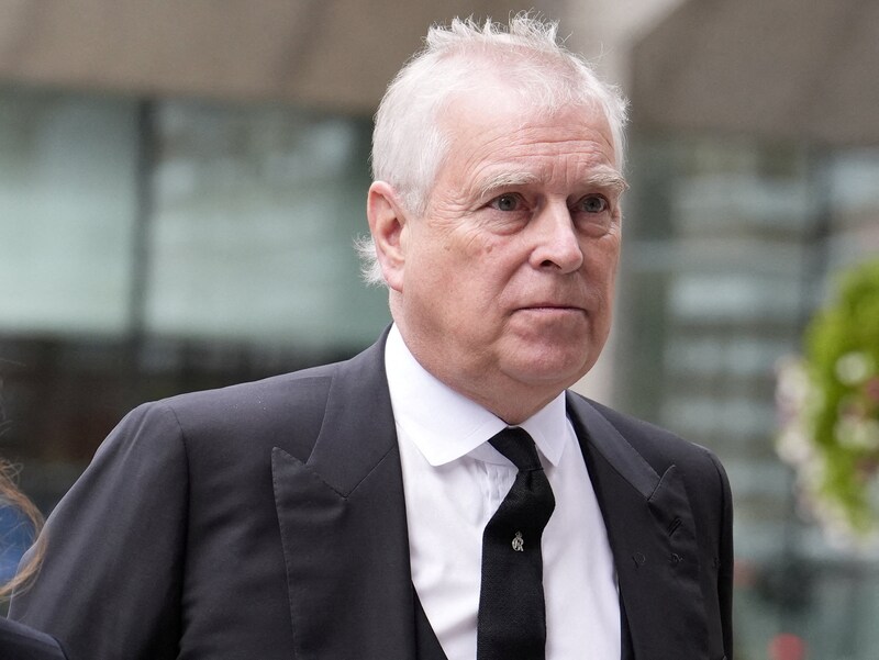 Soirée chez Epstein et jeunes femmes sur les genoux: nouveaux clichés ...