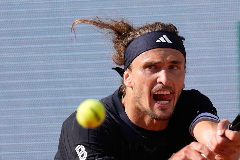 Spectacle et suspense à Paris: Cobolli rugit et embarque Zverev dans un ...