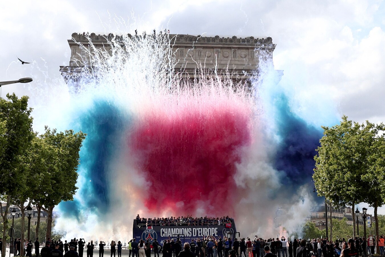 Paris célèbre le retour de ses héros du PSG: une “célébration ...