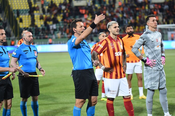 La VAR confiée à des arbitres étrangers pour les matches à forts enjeux ...