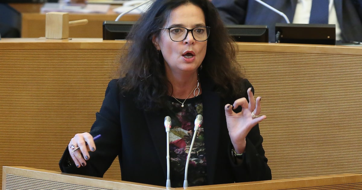 Agressée sexuellement par un fonctionnaire, Christine Defraigne raconte ...