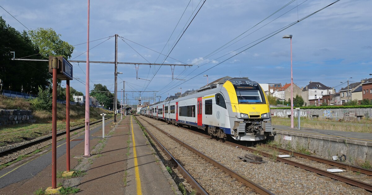 Un navetteur se défenestre dans un train en marche à hauteur de ...