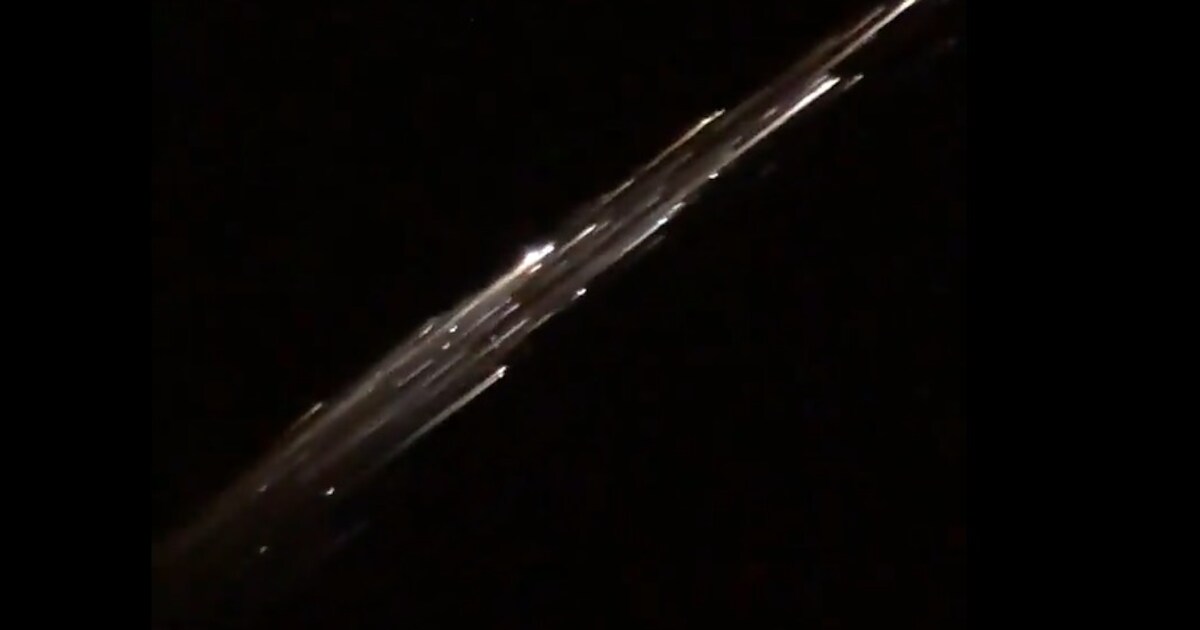 Des débris d'une fusée Falcon 9 de SpaceX illuminent le ciel | 7sur7.be