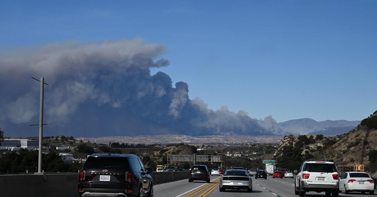 Un nouvel incendie fait rage à Los Angeles, 31.000 ordres d’évacuation ...
