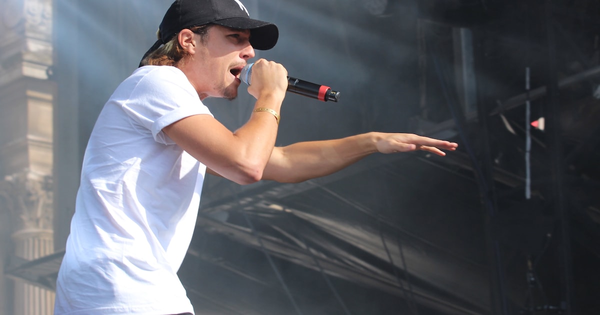 Nekfeu, accusé de violences sexuelles par son ex-compagne, sort de ...