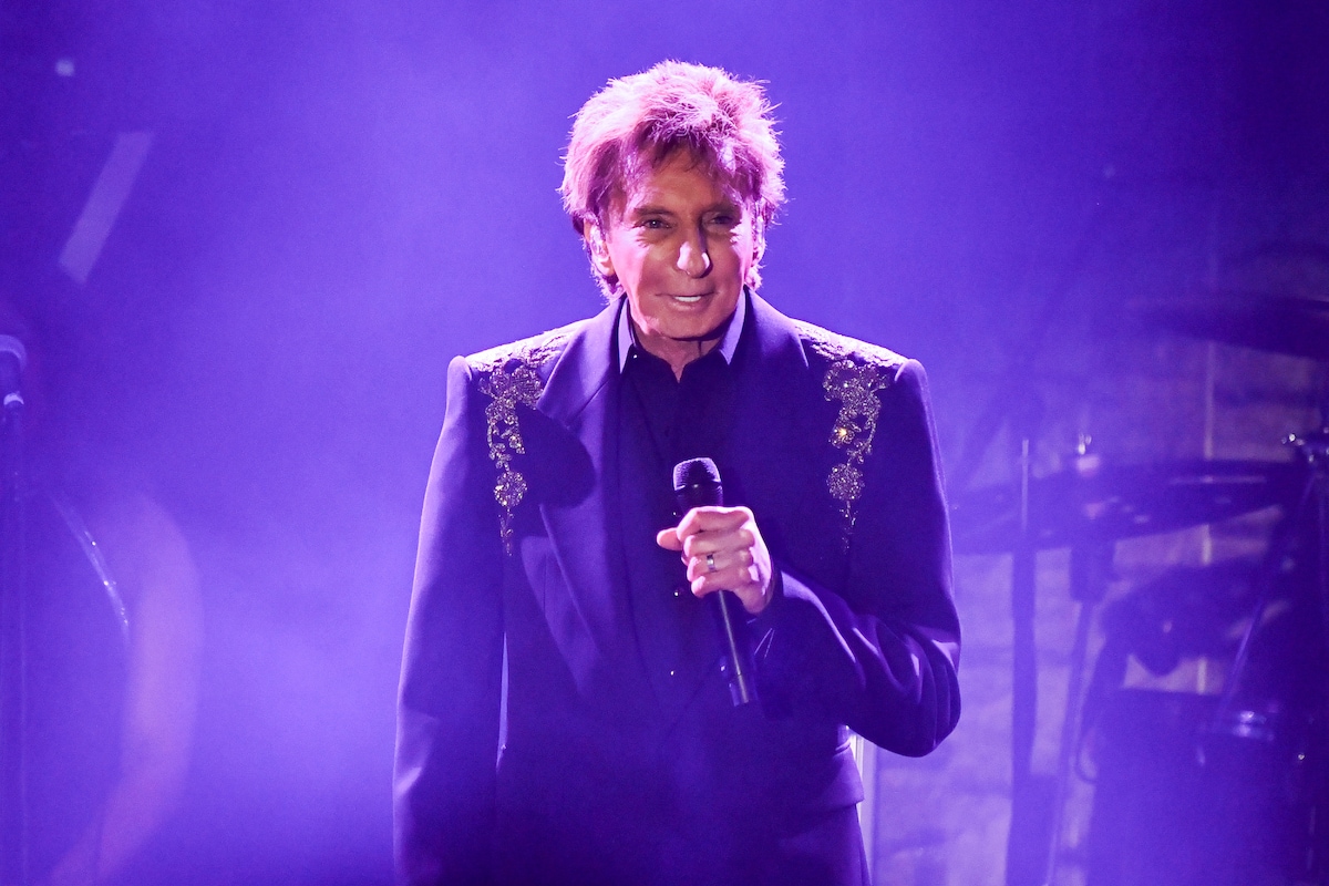 Le chanteur Barry Manilow atteint d’un cancer du poumon “heureusement ...