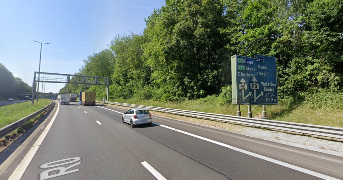 Un motard heurte un camion après un slalom sur le ring à Waterloo ...
