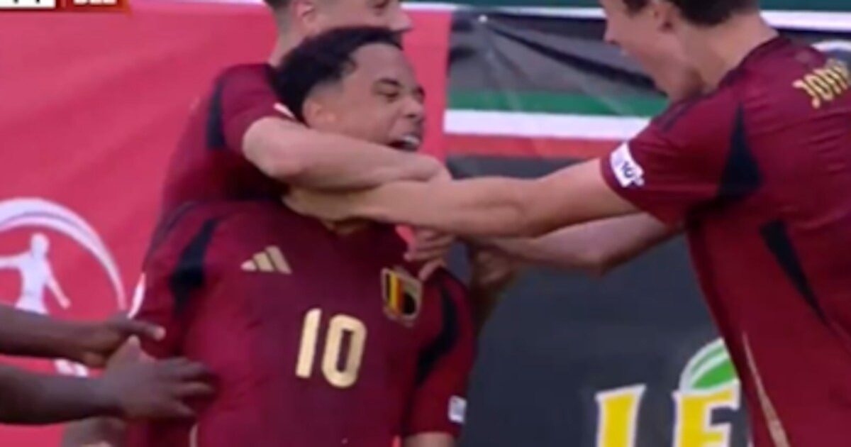 Un coup franc de classe mondiale: le bijou de Fernandez avec les ...
