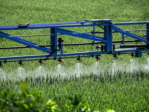 Une agence de l’UE qualifie le TFA, un PFAS utilisé comme herbicide, de ...