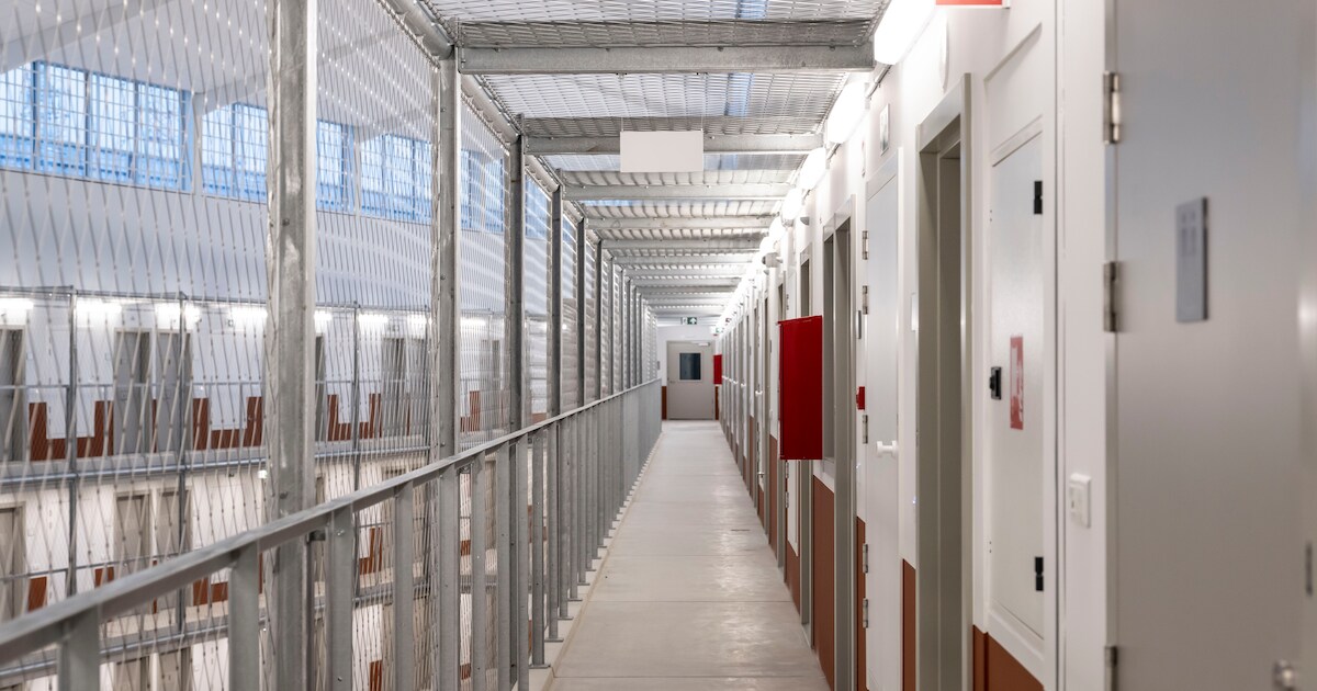 Il manque plus de 300 agents pour escorter les prisonniers | 7sur7.be