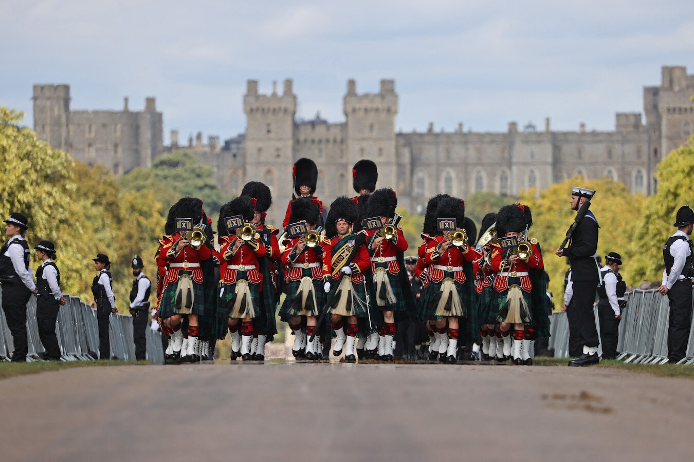 Les images impressionnantes de l'ultime procession sur "the Long Walk ...