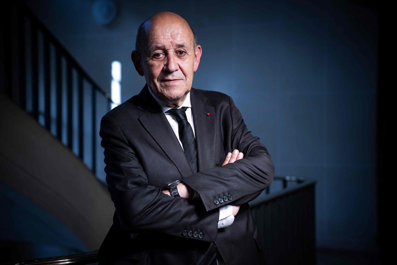 Macron, en quête d’un Premier ministre, remet les mains dans le ...