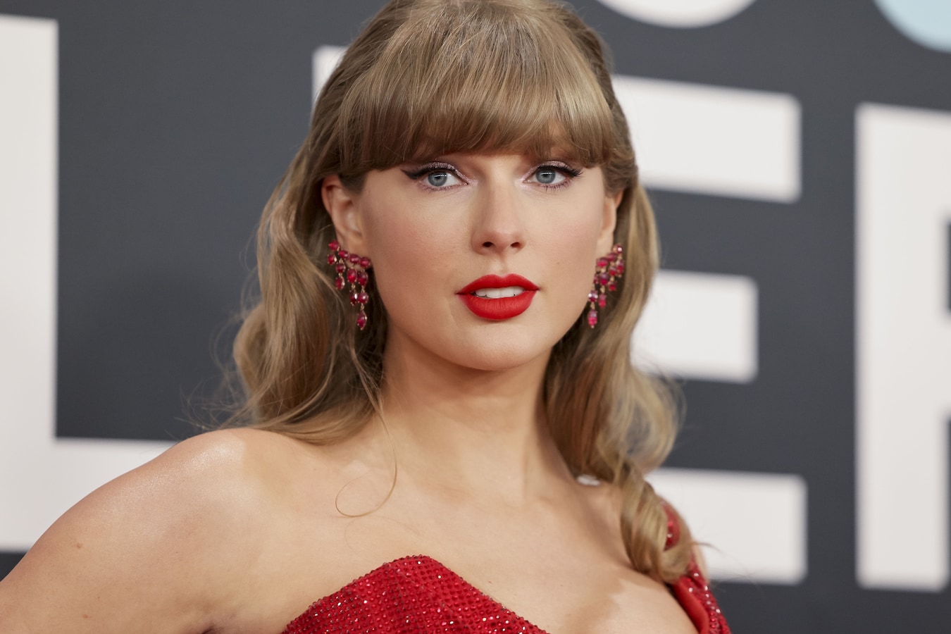 Taylor Swift décroche une ordonnance restrictive pour éloigner un ...