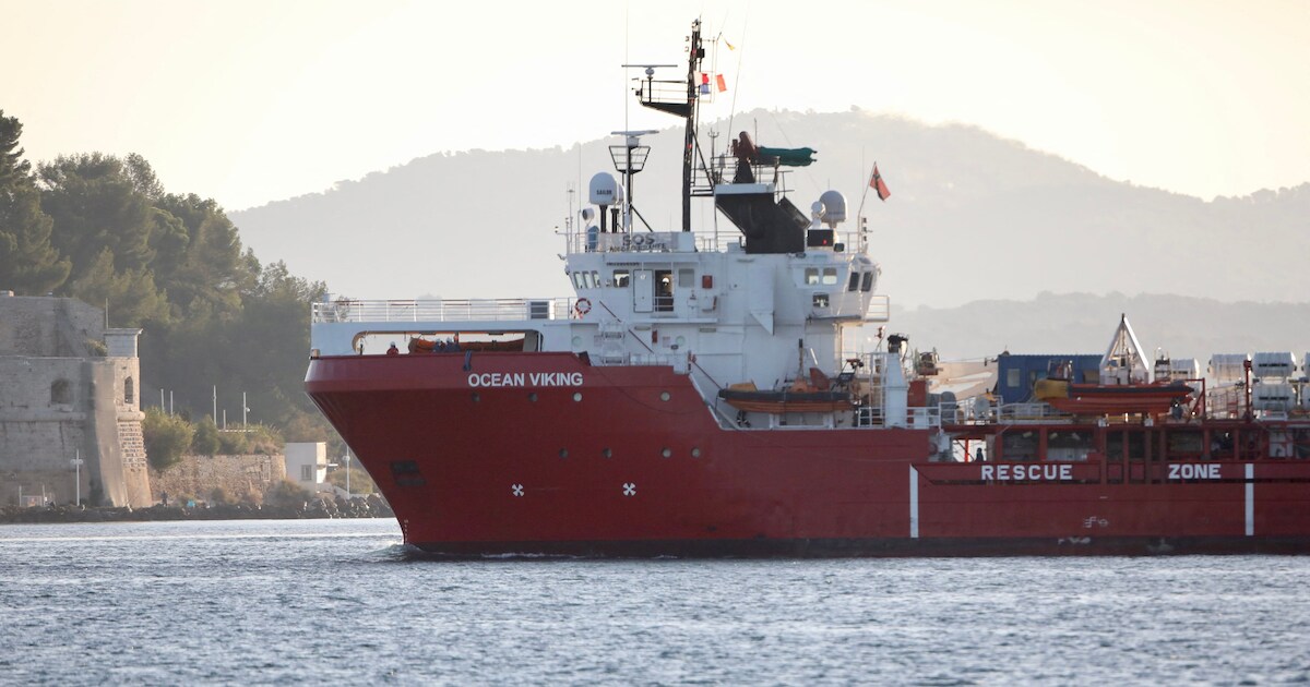 Le navire Ocean Viking en route vers un port italien avec 261 migrants ...