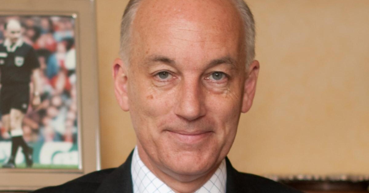 David Elleray nommé conseiller de l'arbitrage du football belge | 7sur7.be