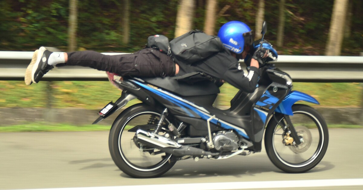 En position “Superman”, à contre-sens et sous influence: voici ce que ...