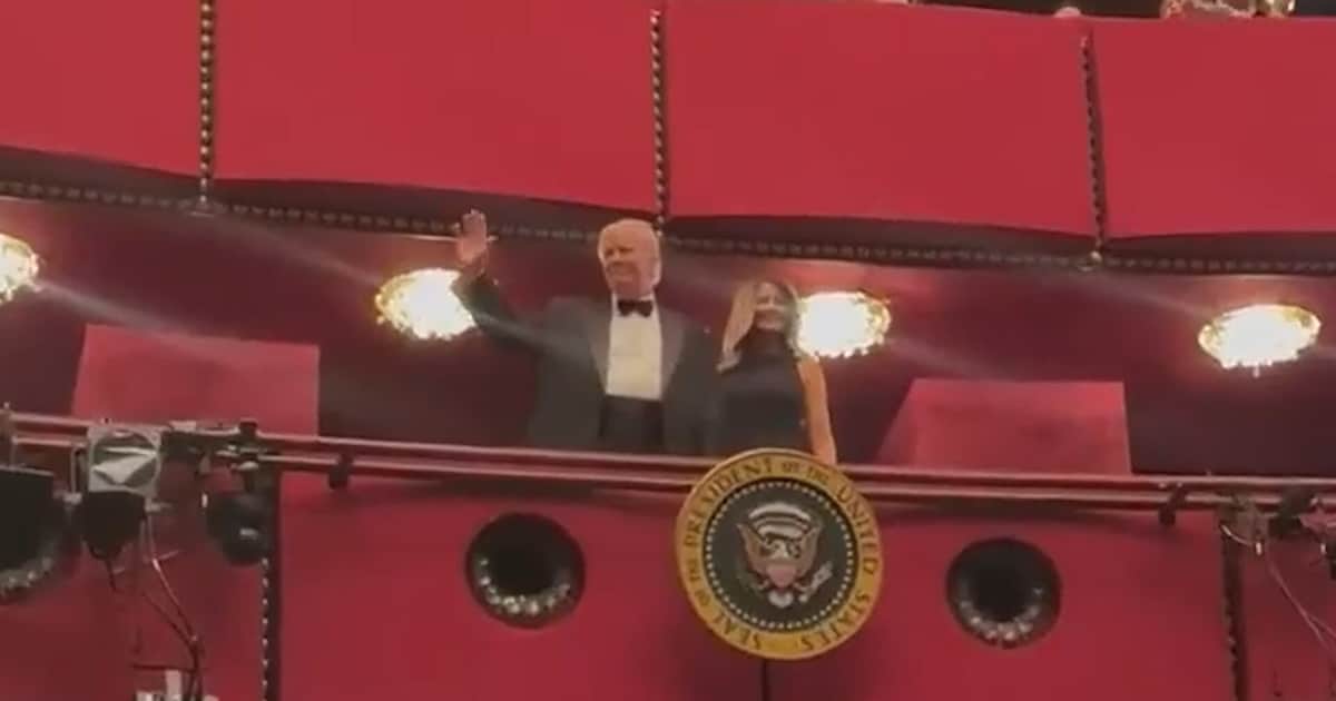 Trump copieusement hué alors qu’il assistait à une représentation des ...