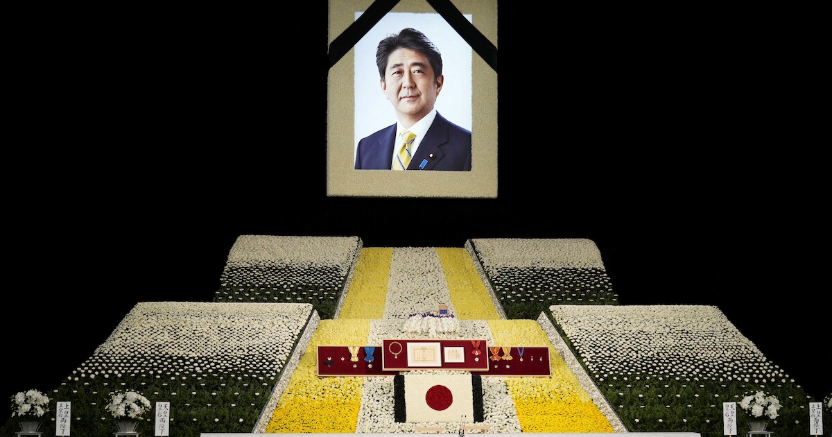 Début de la cérémonie des funérailles nationales de Shinzo Abe | 7sur7.be