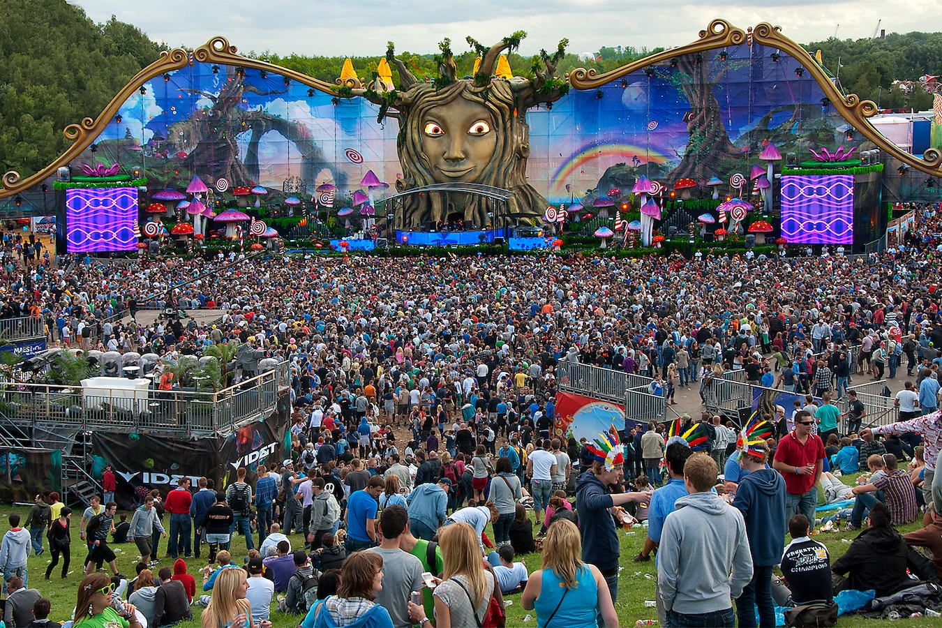 Près de 20 ans à construire un monde de rêve: Tomorrowland 2026 promet ...