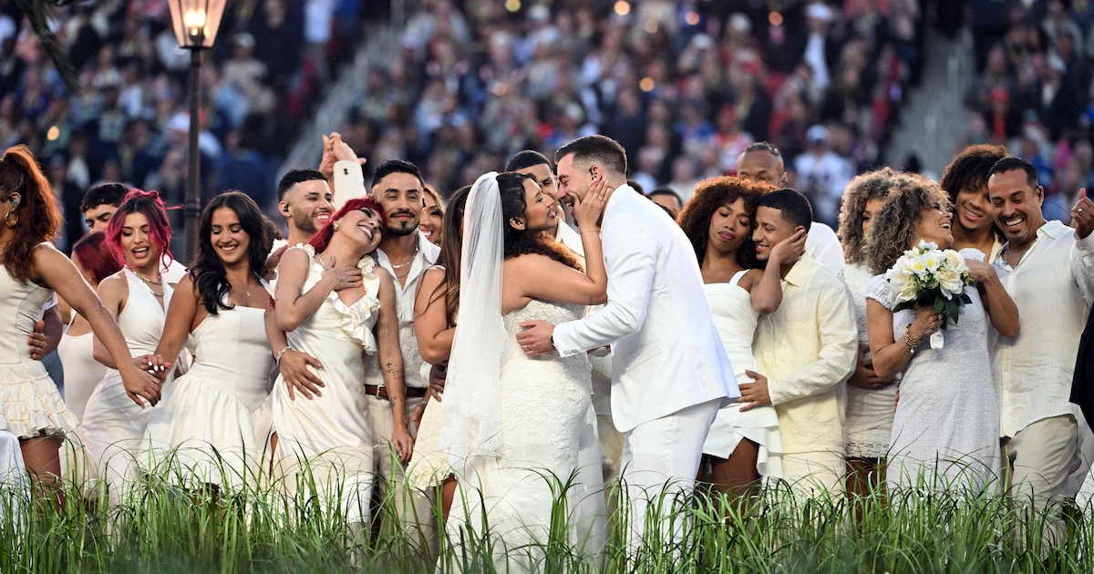 Oui, le mariage célébré pendant le show de Bad Bunny au Super Bowl ...