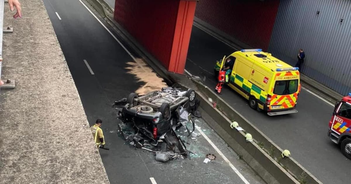 Accident impressionnant à Gilly: une voiture tombe d’un pont et s ...
