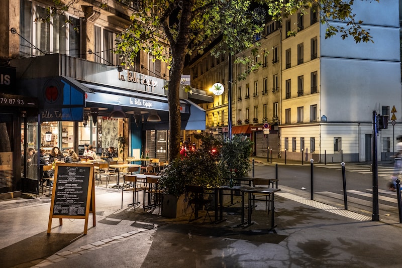 Dix ans plus tard, la France rend hommage aux victimes des attentats du 13 novembre | 7sur7.be