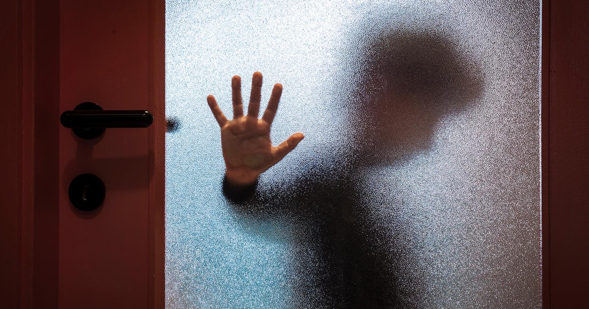 Un enfant de 9 ans enfermé dans un placard pendant 15 jours en France ...