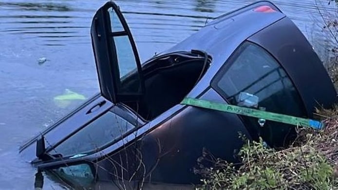 Un véhicule finit dans la Meuse après une course-poursuite à Yvoir | Faits divers | 7sur7.be