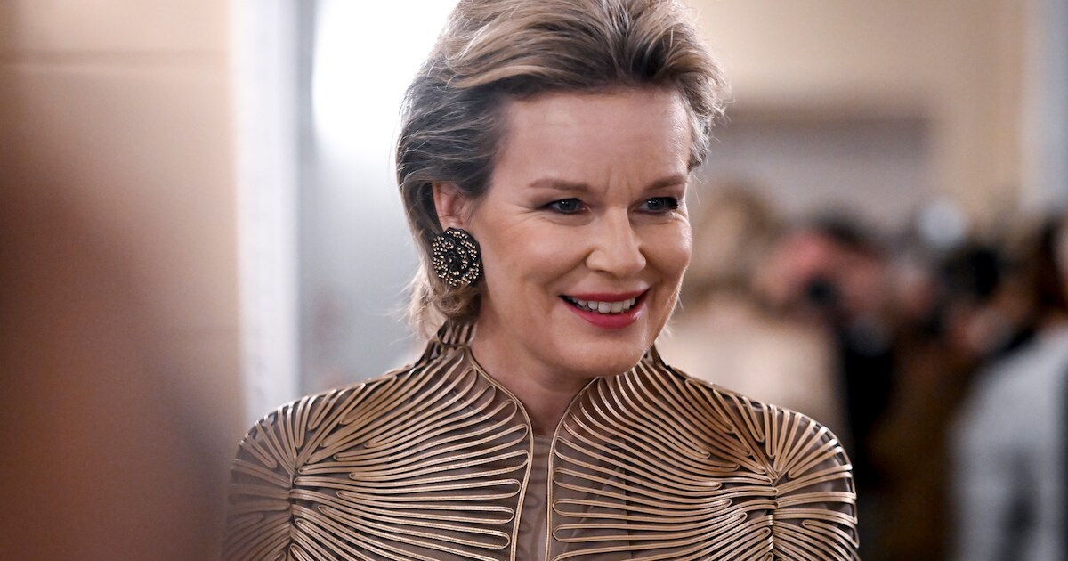 La tenue dorée de la reine Mathilde fait sensation outre-Manche: “Fabuleuse” | Monarchies | 7sur7.be