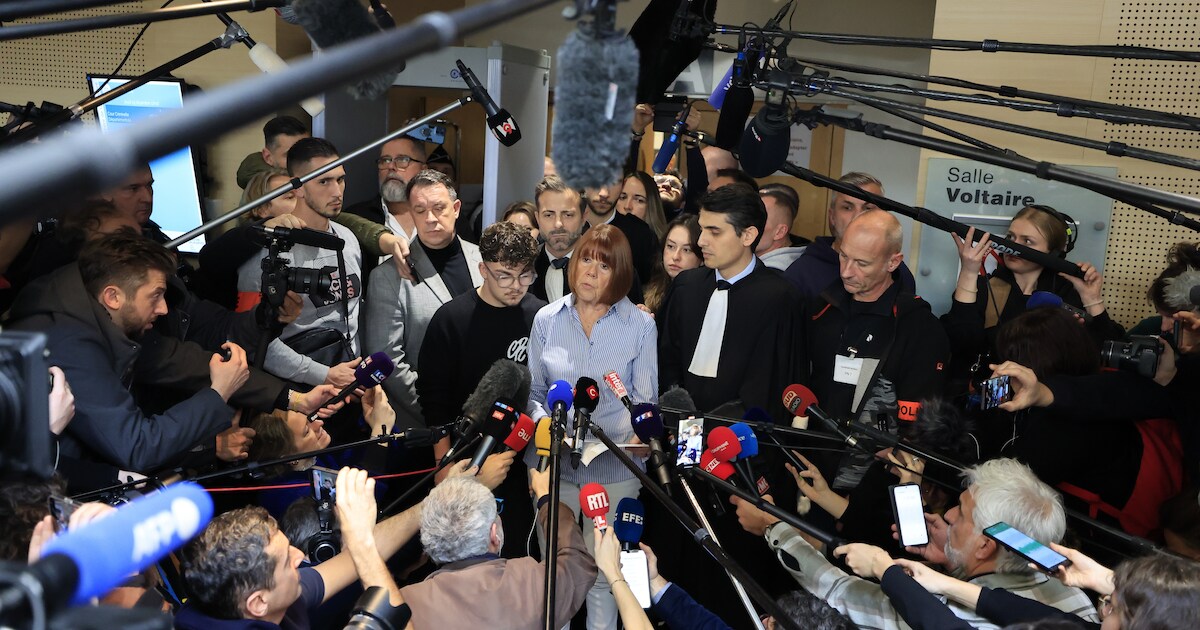 “Bravo et merci”: Gisèle Pelicot ovationnée à sa sortie du tribunal ...