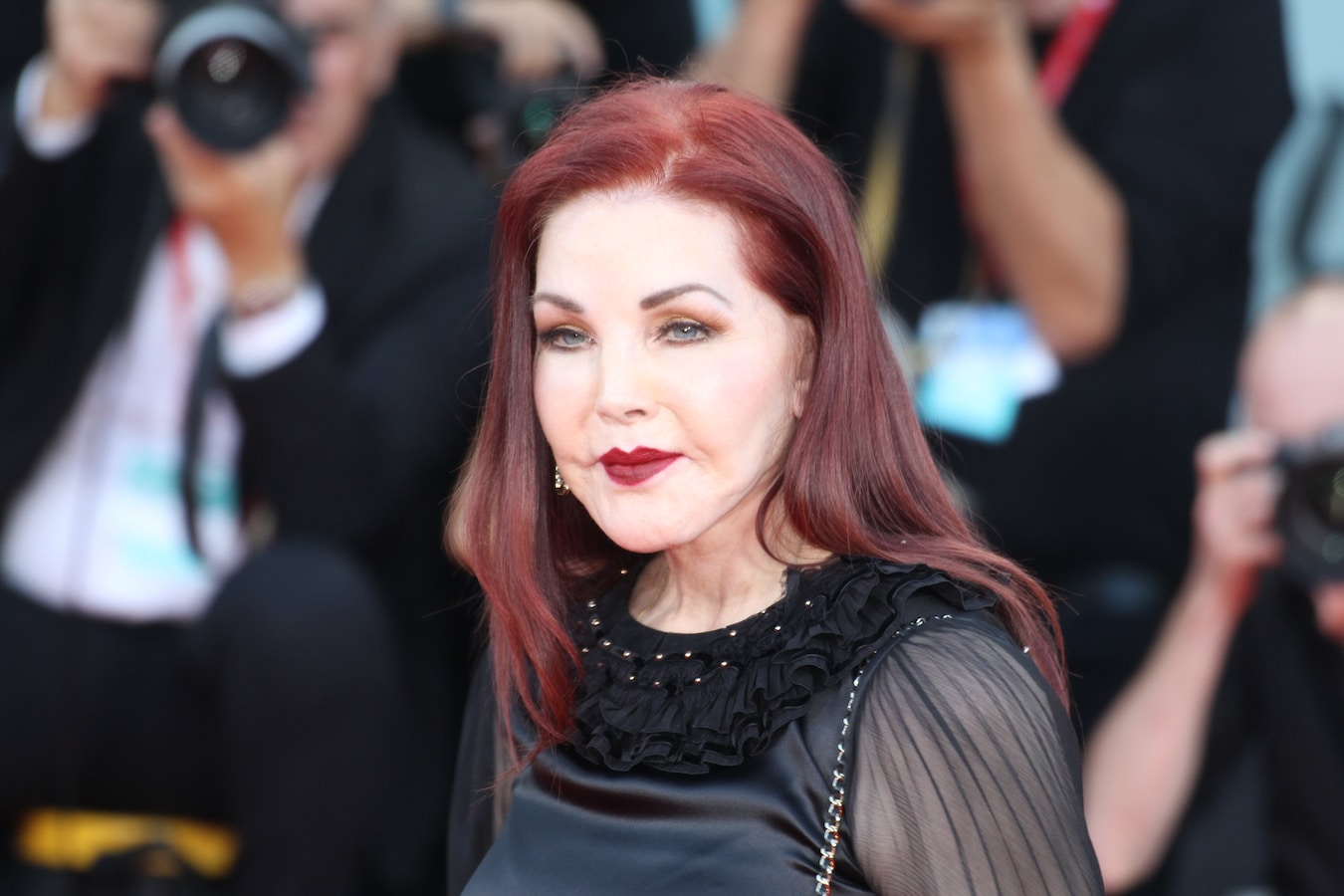 La mise au point de Priscilla Presley: “Non, je n’ai pas fait l’amour ...