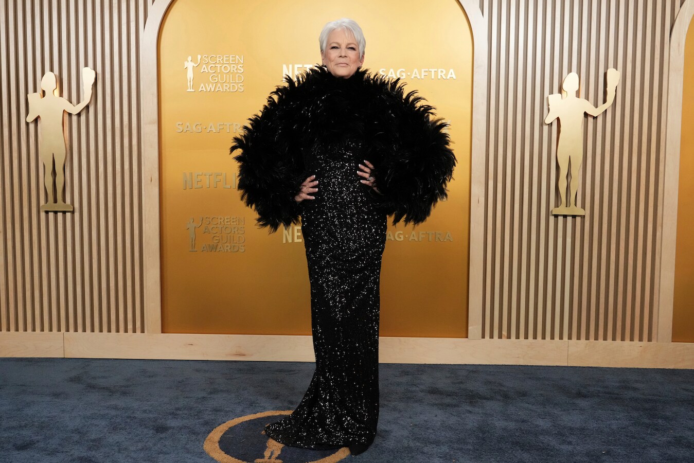 Des plumes, des strass et 185.000 euros de bijoux: les stars font le ...