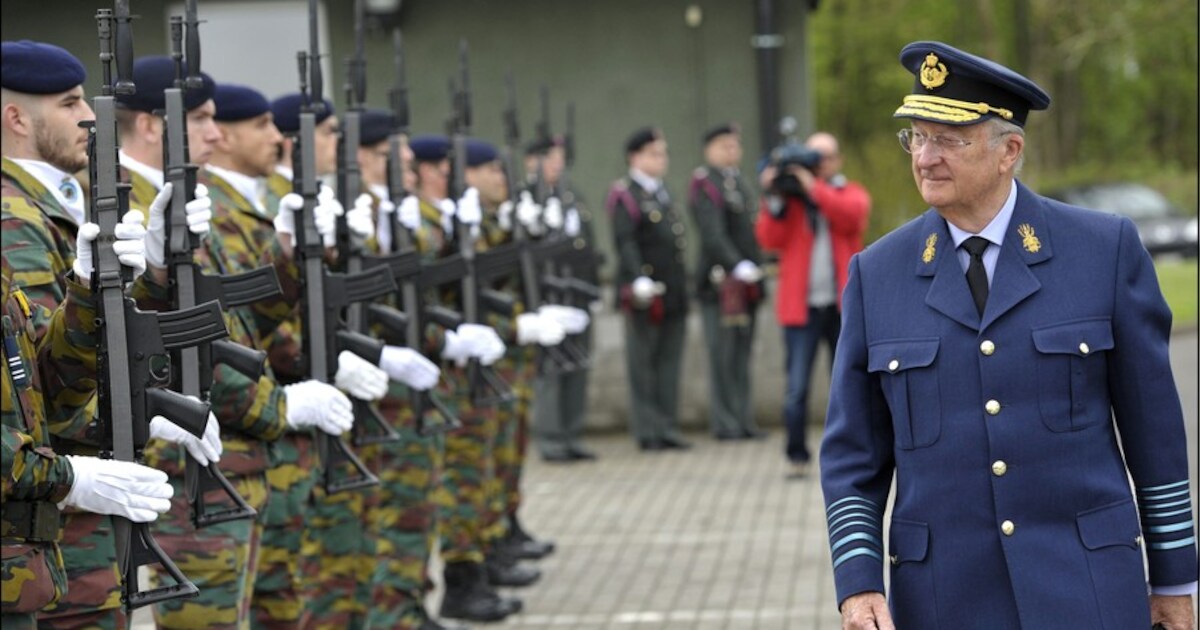 Albert II a visité la base Jean Offenberg de Florennes | Belgique ...