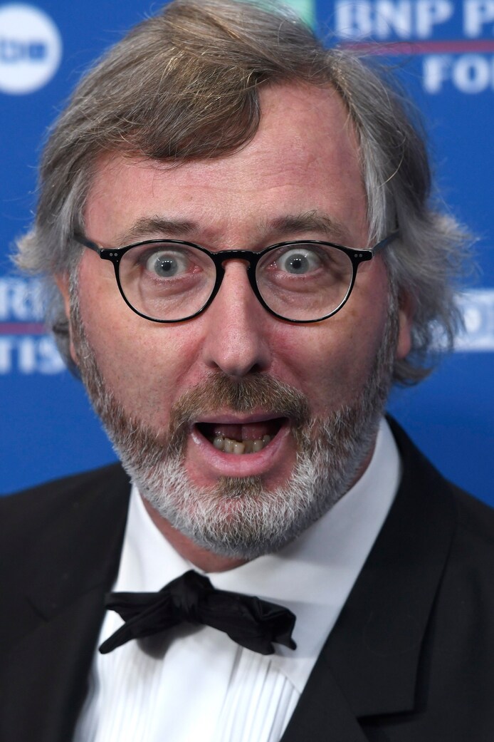 Hugues Dayez jugé au tribunal pour sexisme 4 ans après son “À poil ...