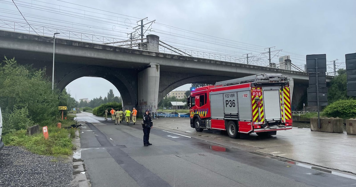 Un homme se retranche dans un entrepôt à Leeuw-Saint-Pierre | 7sur7.be