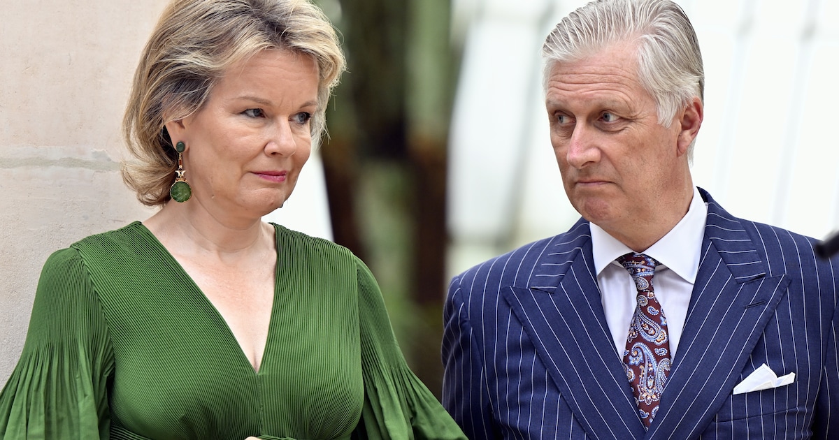 Gris et coupés sous la taille: découvrez les nouveaux bustes du roi ...