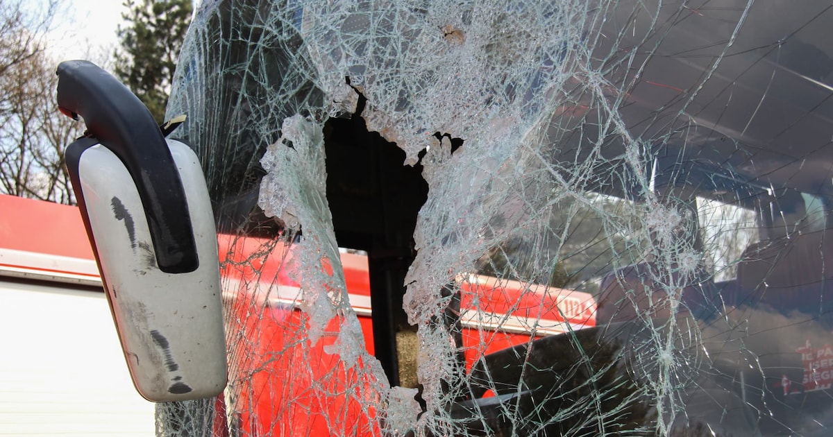 Accident de bus sur l’E19: le chauffeur, qui “ne se souvient de rien ...